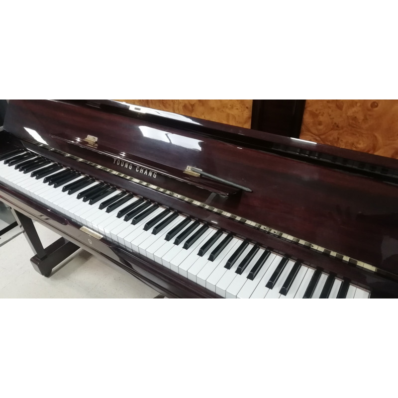 PIANO YOUNG CHANG U121 VENDIDO
